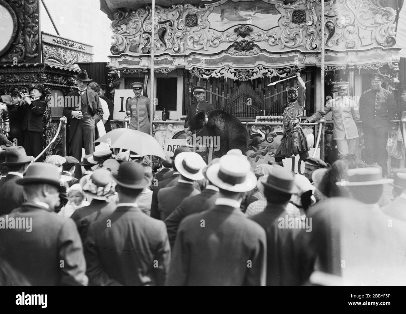 Wild Animal Show at Coney Island ca. 1910-1915 Stock Photo - Alamy