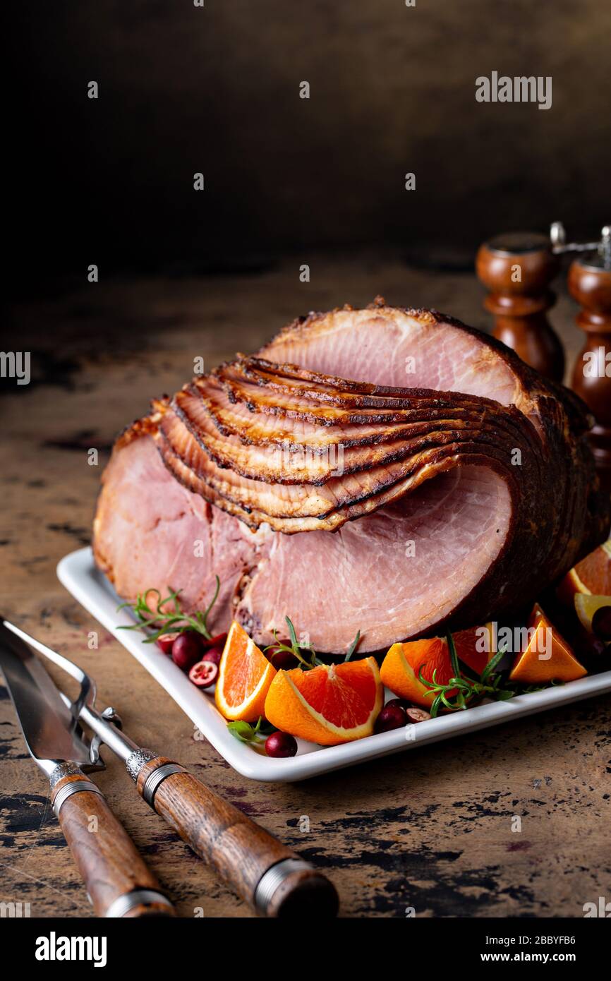 Christmas glazed roast ham hi-res stock photography and images - Alamy