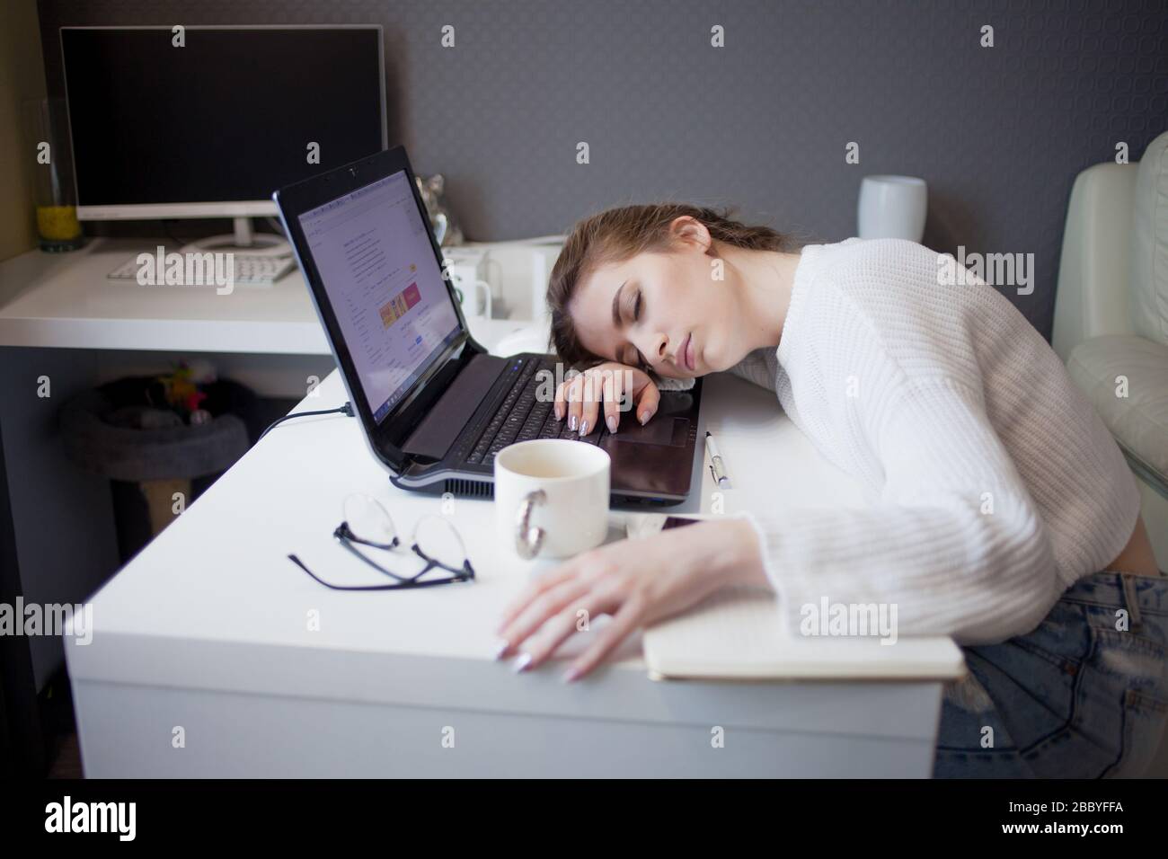 Freelance and remote work. Abnormal working hours, Chronic fatigue ...