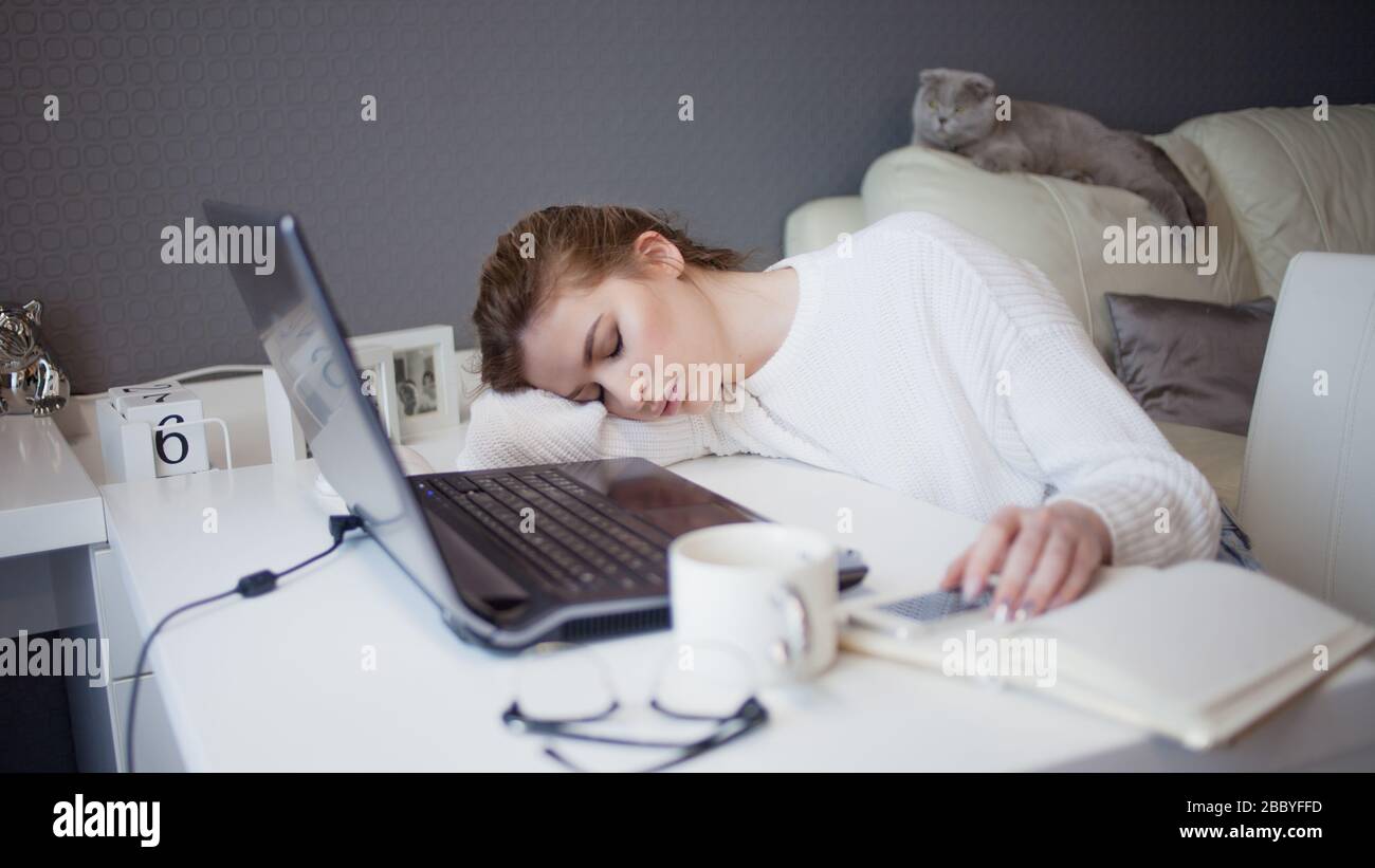 Freelance and remote work. Abnormal working hours, Chronic fatigue ...