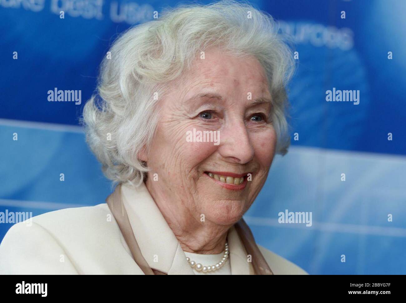Vera lynn singer hi-res stock photography and images - Alamy