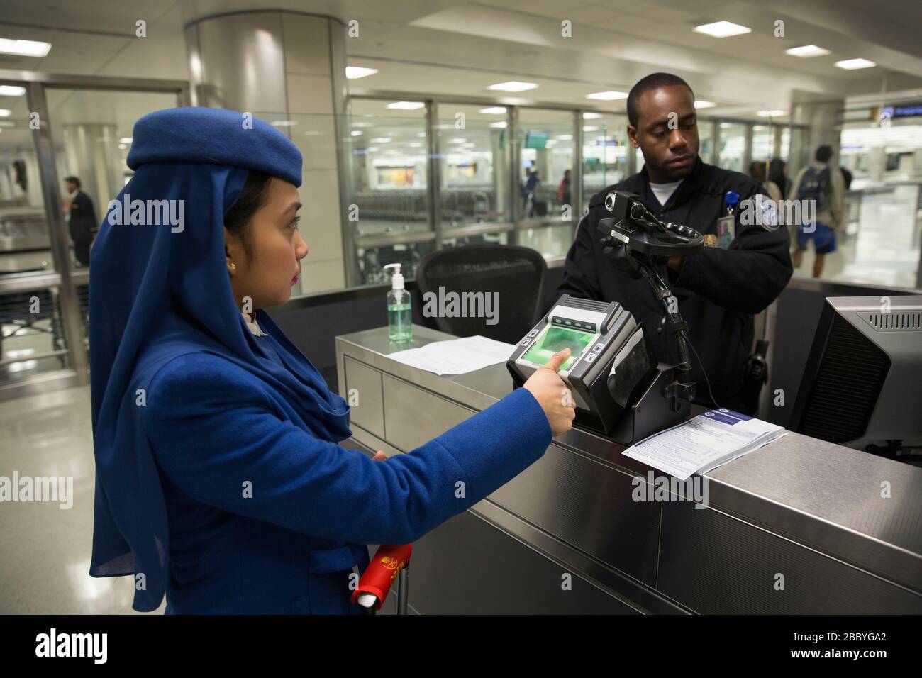 Screeing international passengers hi-res stock photography and images ...