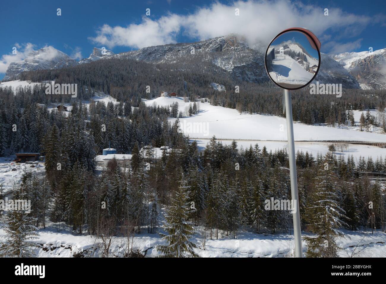Parabolic curve hi-res stock photography and images - Alamy