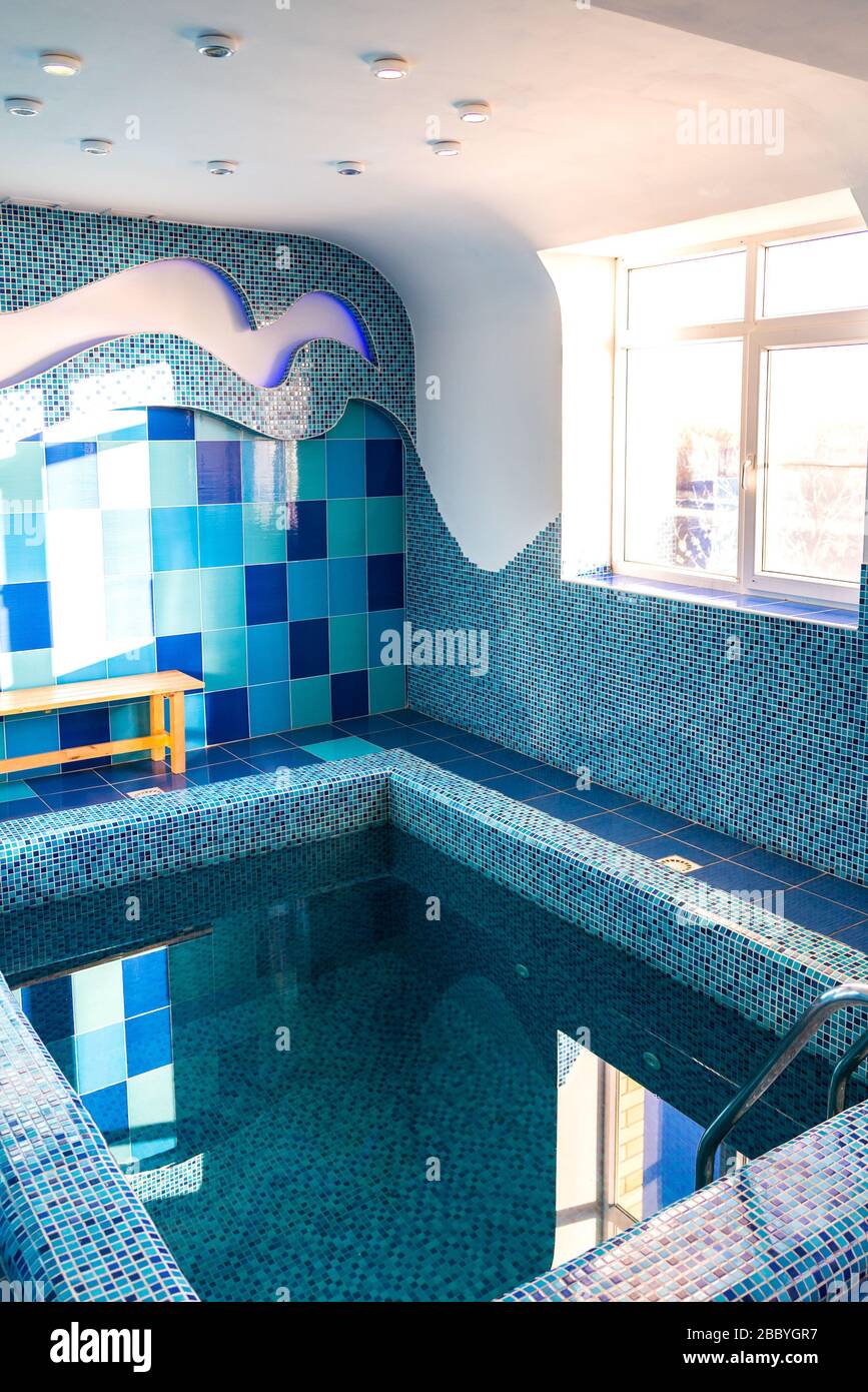 Modern cool house with swimming pool hi-res stock photography and ...