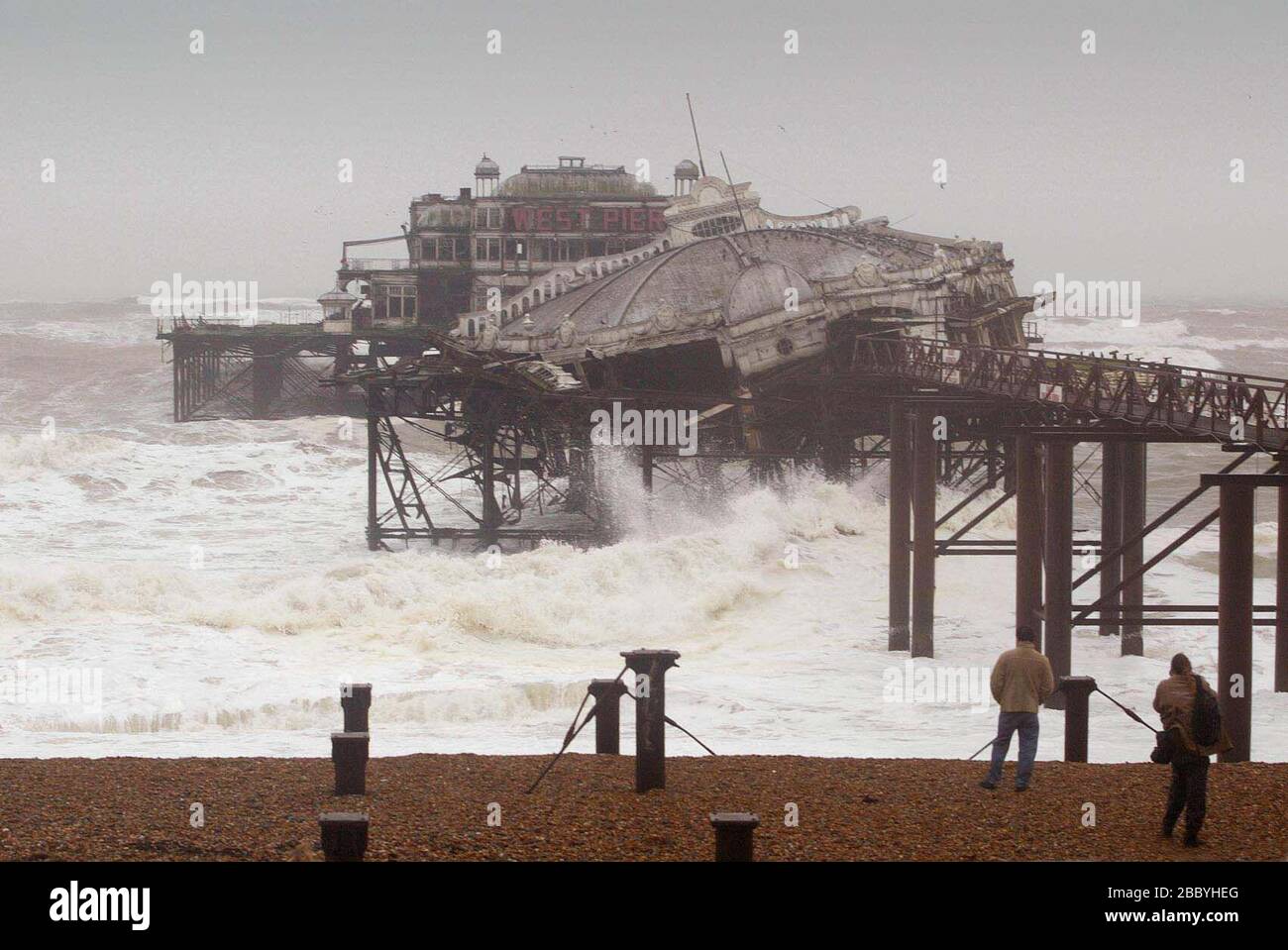 Brighton west pier storm hi-res stock photography and images - Alamy