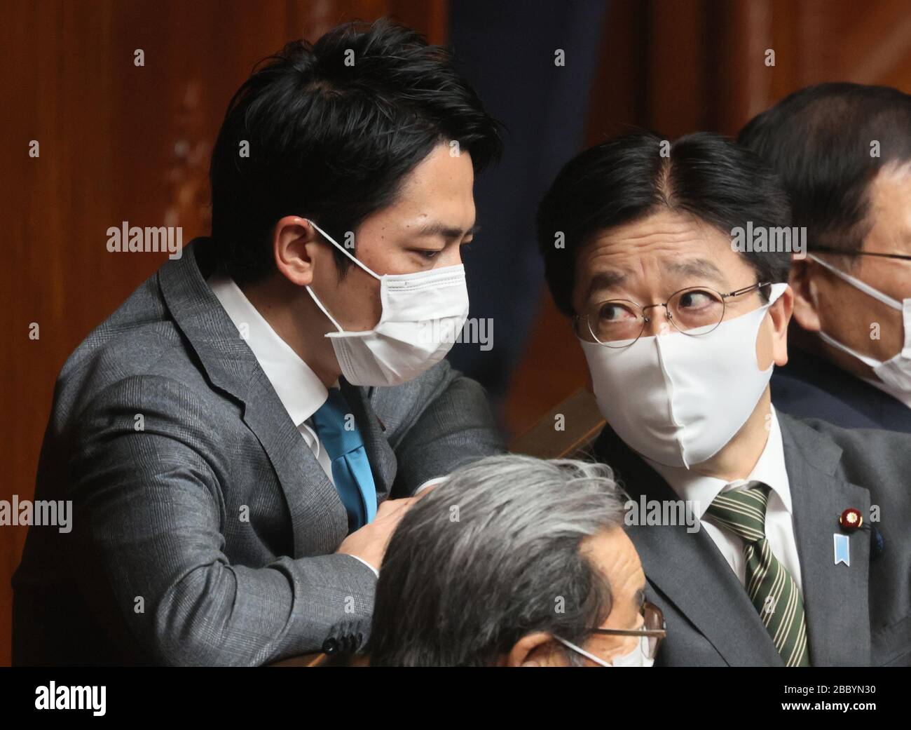 Tokyo, Japan. 2nd Apr, 2020. Japanese Health Minister Katsunobu Kato (R ...
