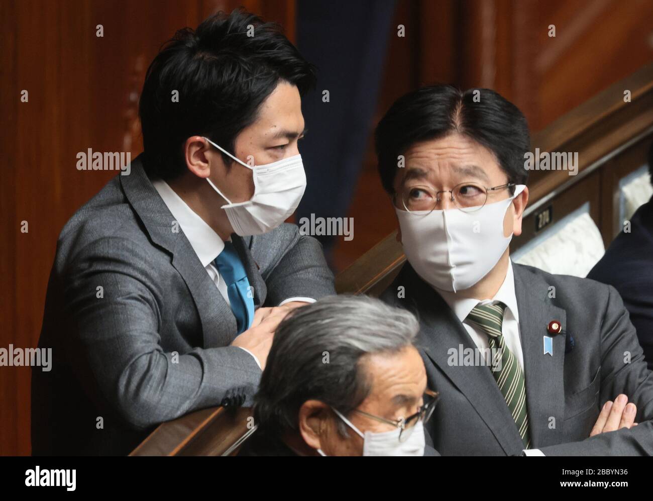 Tokyo, Japan. 2nd Apr, 2020. Japanese Health Minister Katsunobu Kato (R ...