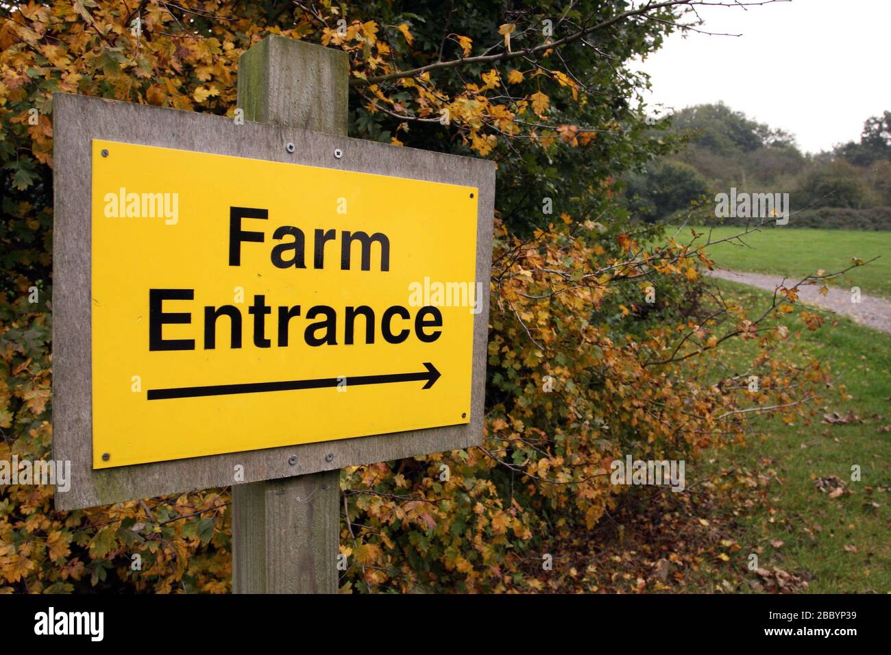 Farm Entrance sign with arrow. Hainault Forest Country Park, Redbridge ...