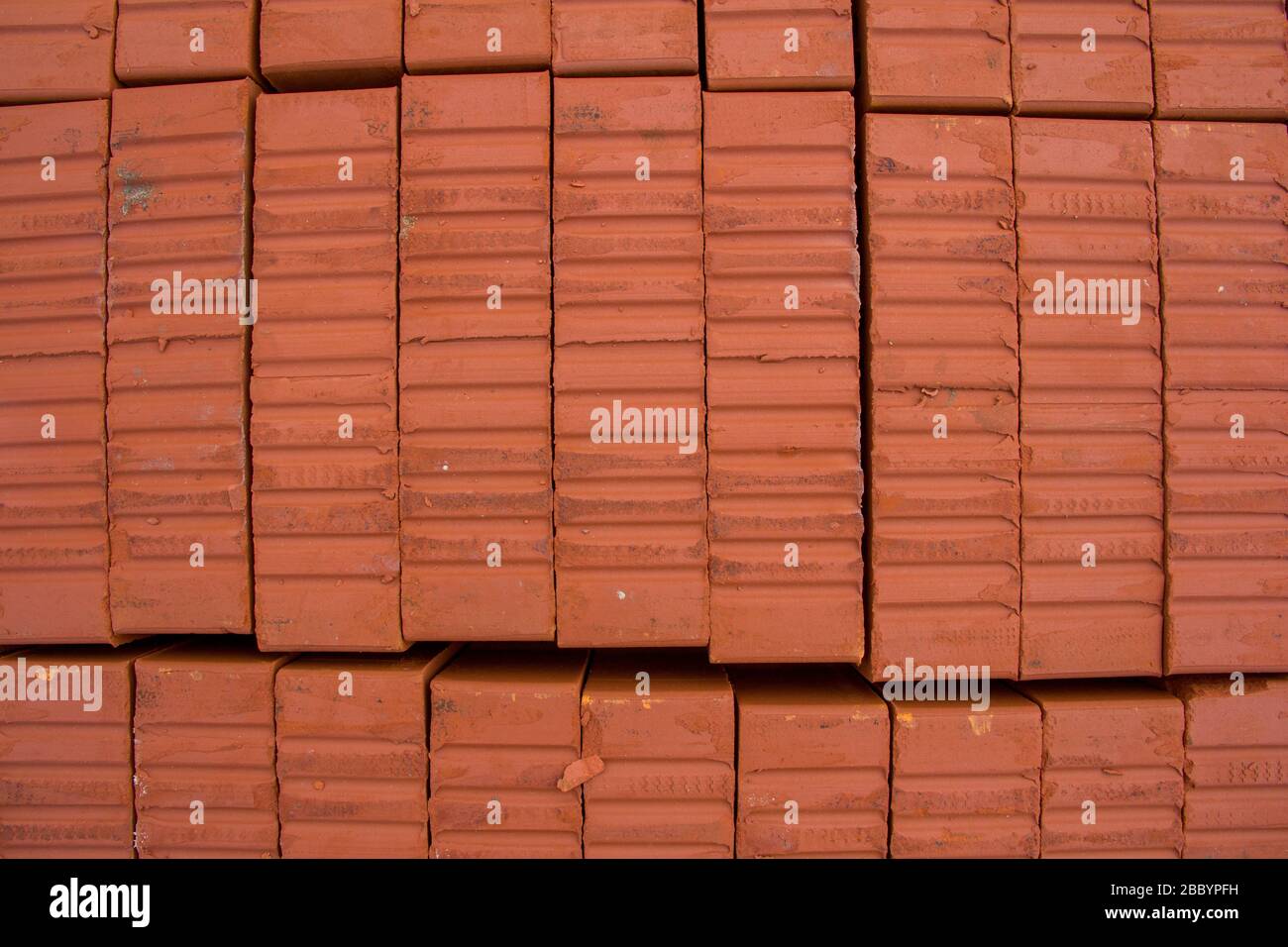 A stack of new red clay bricks for new construction Stock Photo - Alamy