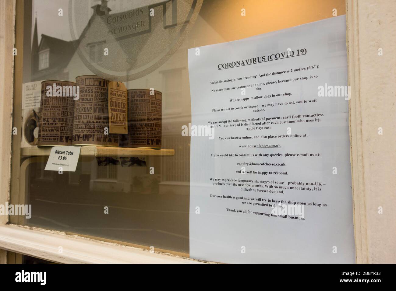 Customers notice hi-res stock photography and images - Alamy