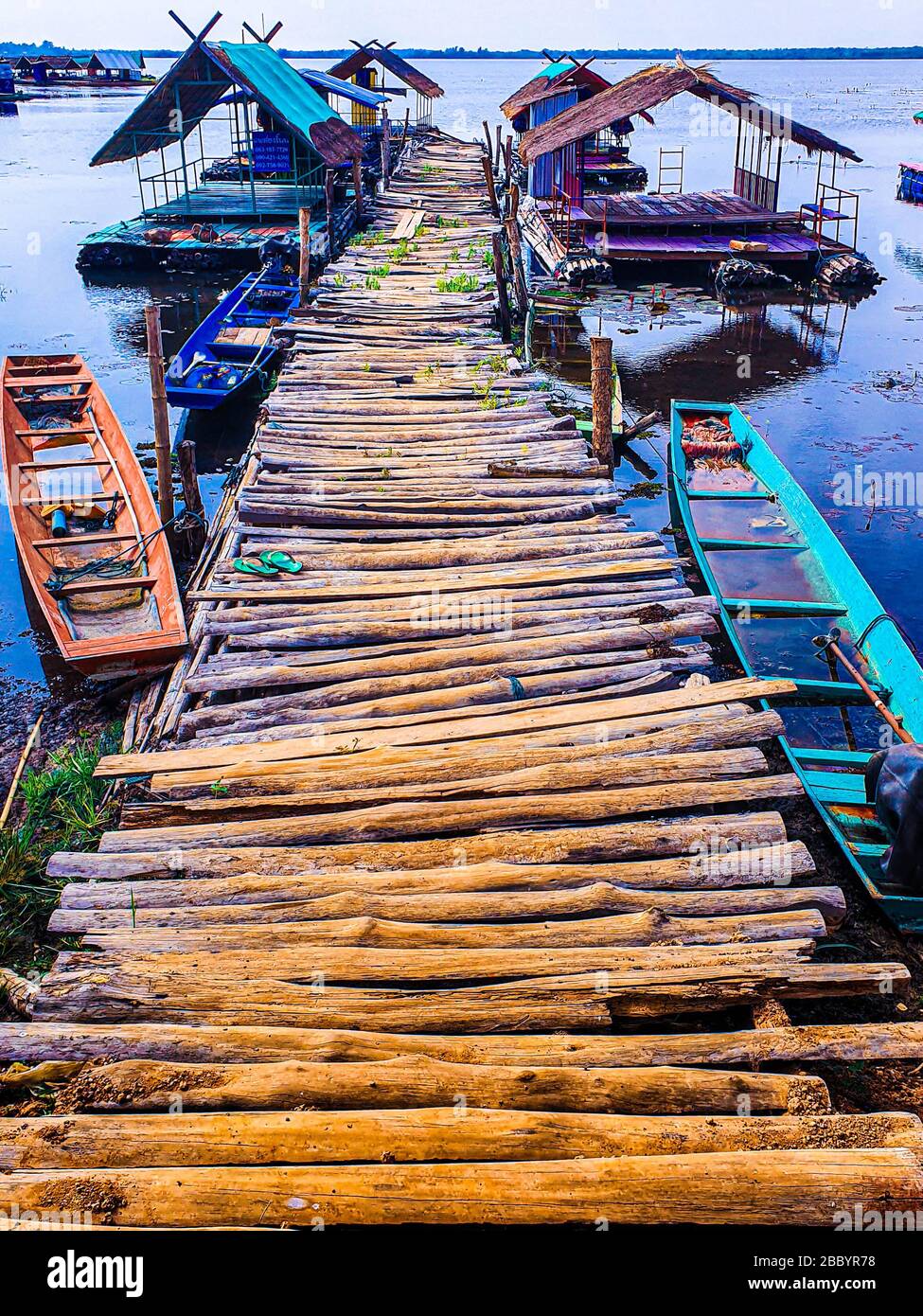 Log boats hi-res stock photography and images - Alamy