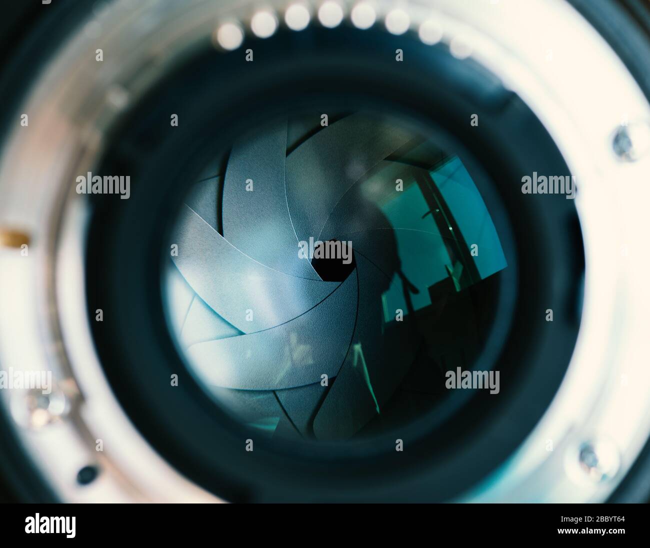 Electronic shutter hi-res stock photography and images - Alamy