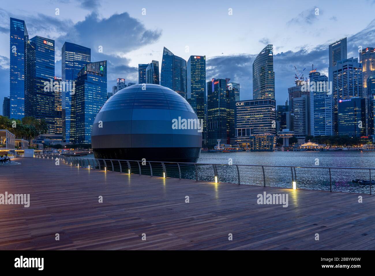 Singapore new apple marina bay hi-res stock photography and images - Alamy