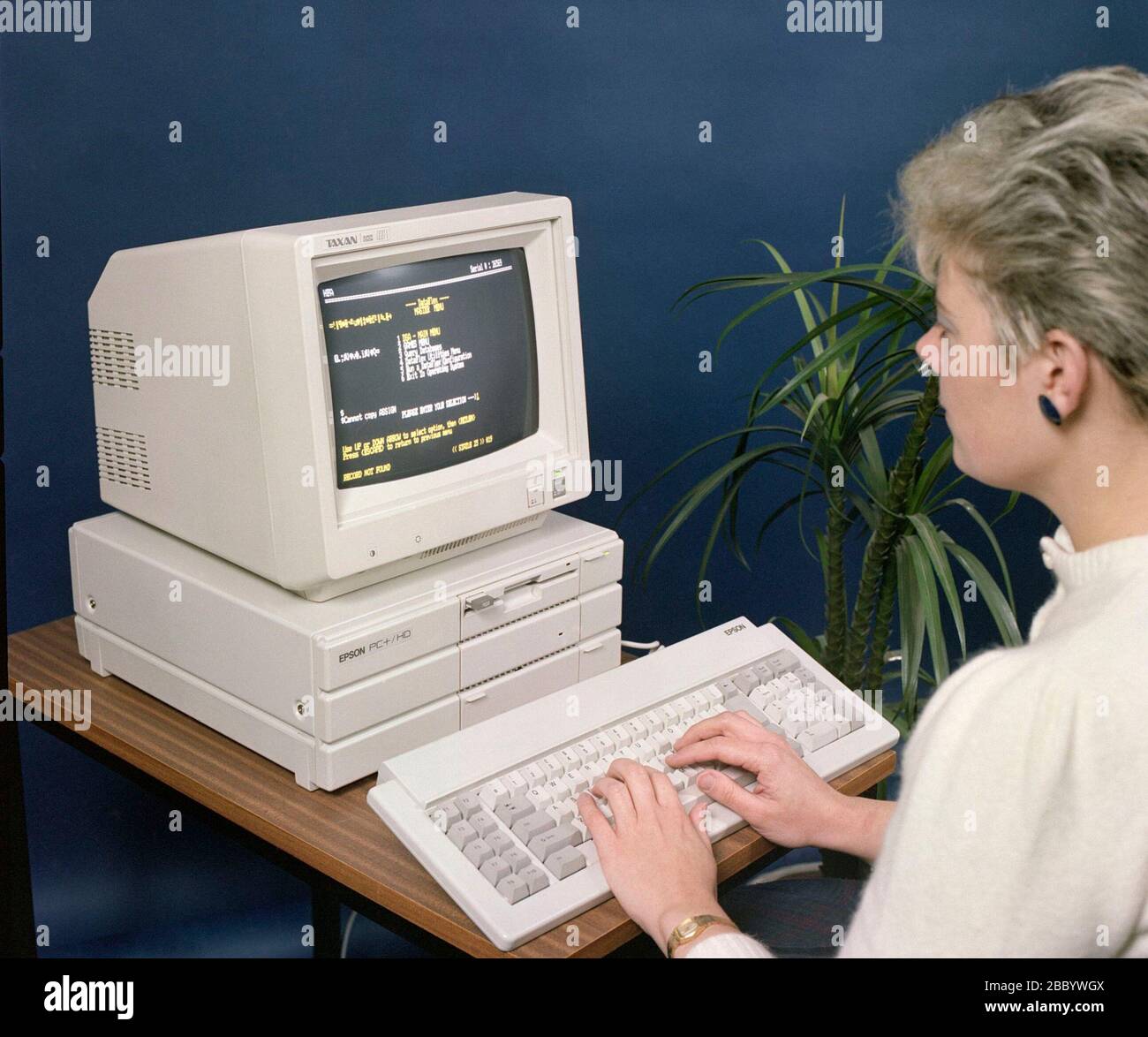 1986 dated computer training hi-res stock photography and images - Alamy