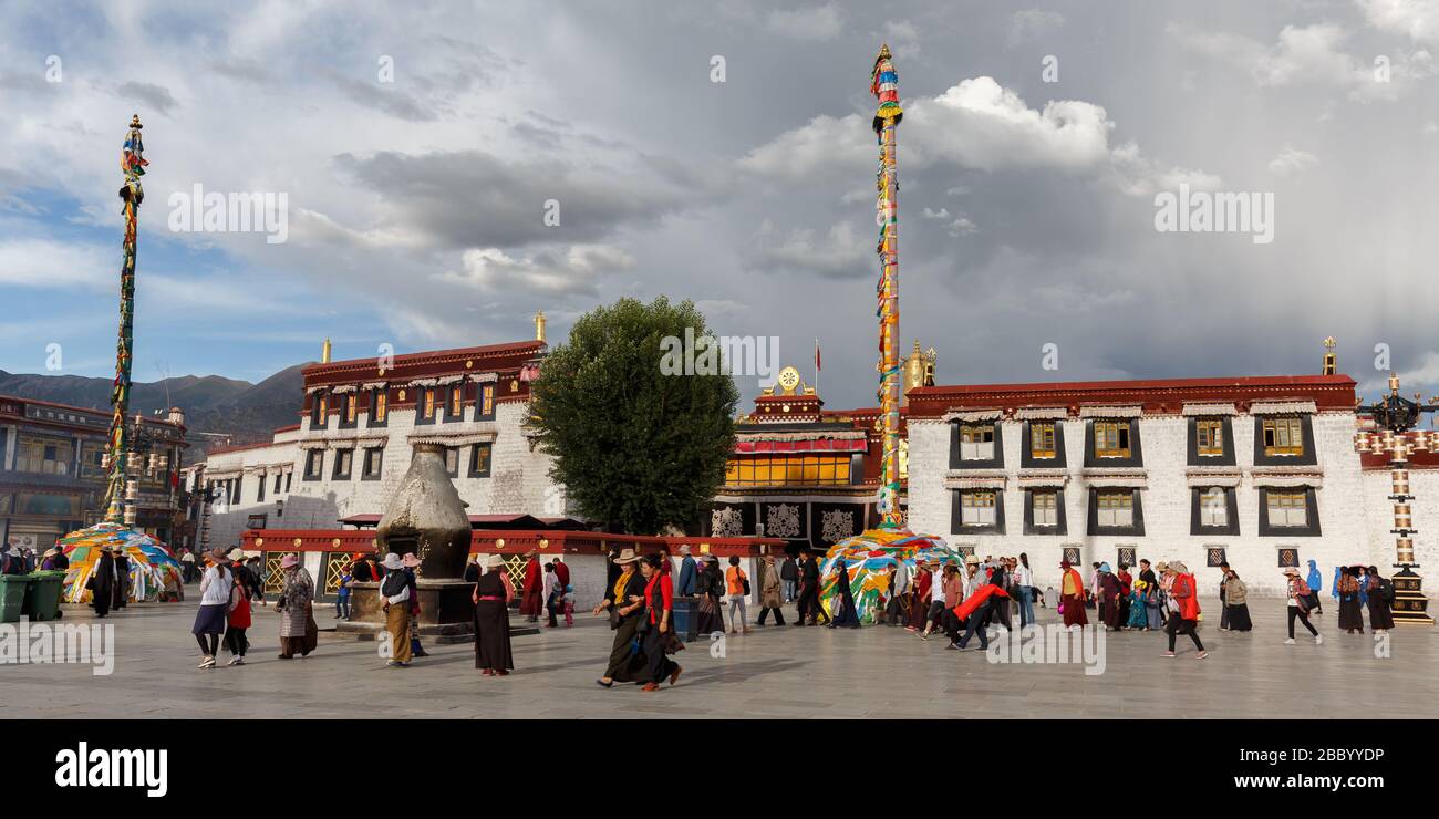 Jokhang monastery hi-res stock photography and images - Alamy