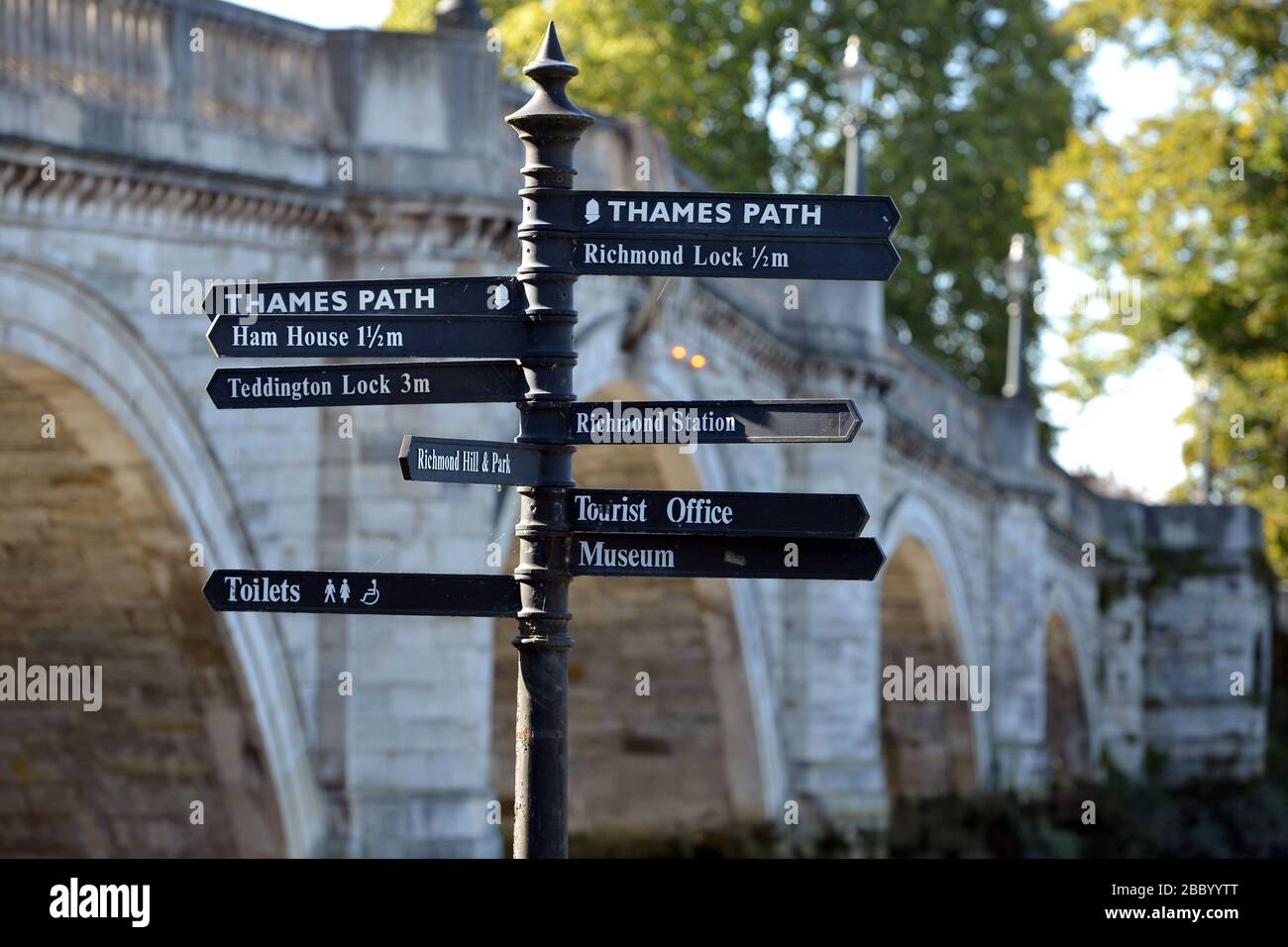 Thames Path signpost, Richmond Riverside, Richmond, London, UK Stock ...
