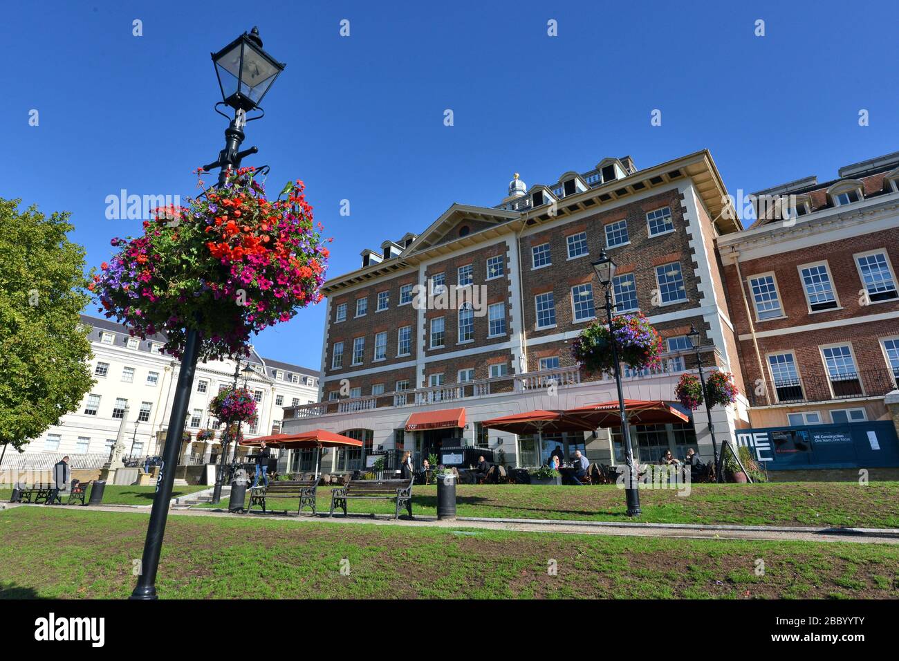 Richmond riverside cafe hi-res stock photography and images - Alamy