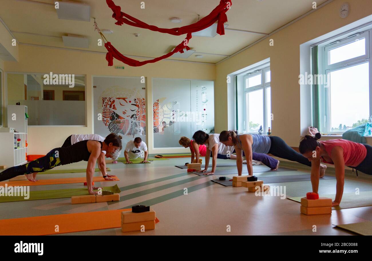 Yoga class in progress Stock Photo - Alamy
