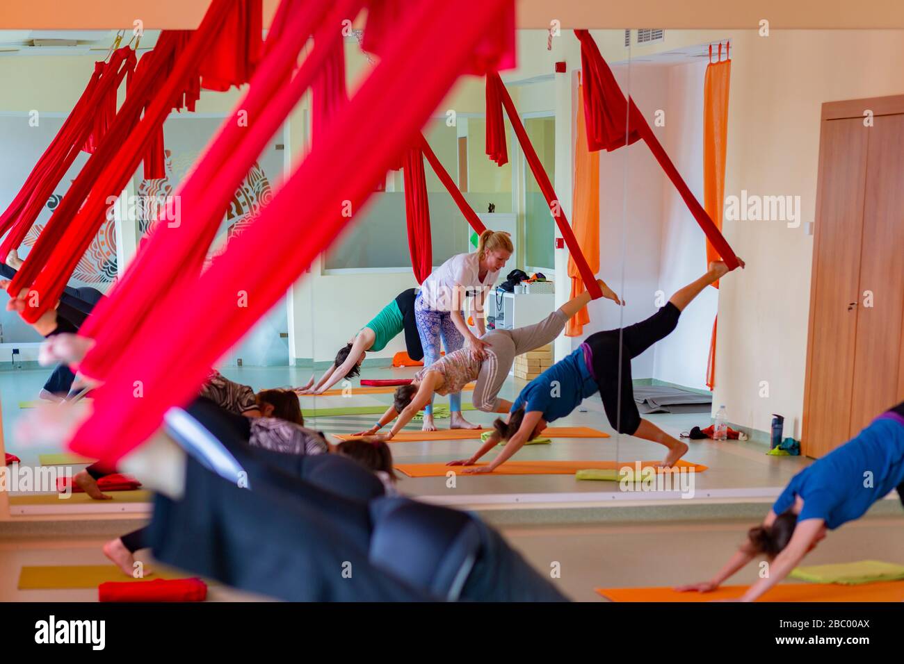 Aerial Yoga Class In Progress Stock Photo Alamy aerial-yoga-class-in-progress-stock-photo-alamy