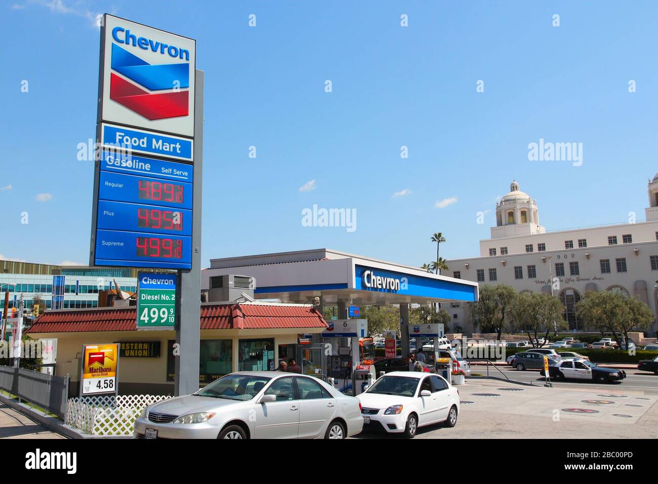 Chevron gas station hi-res stock photography and images - Alamy