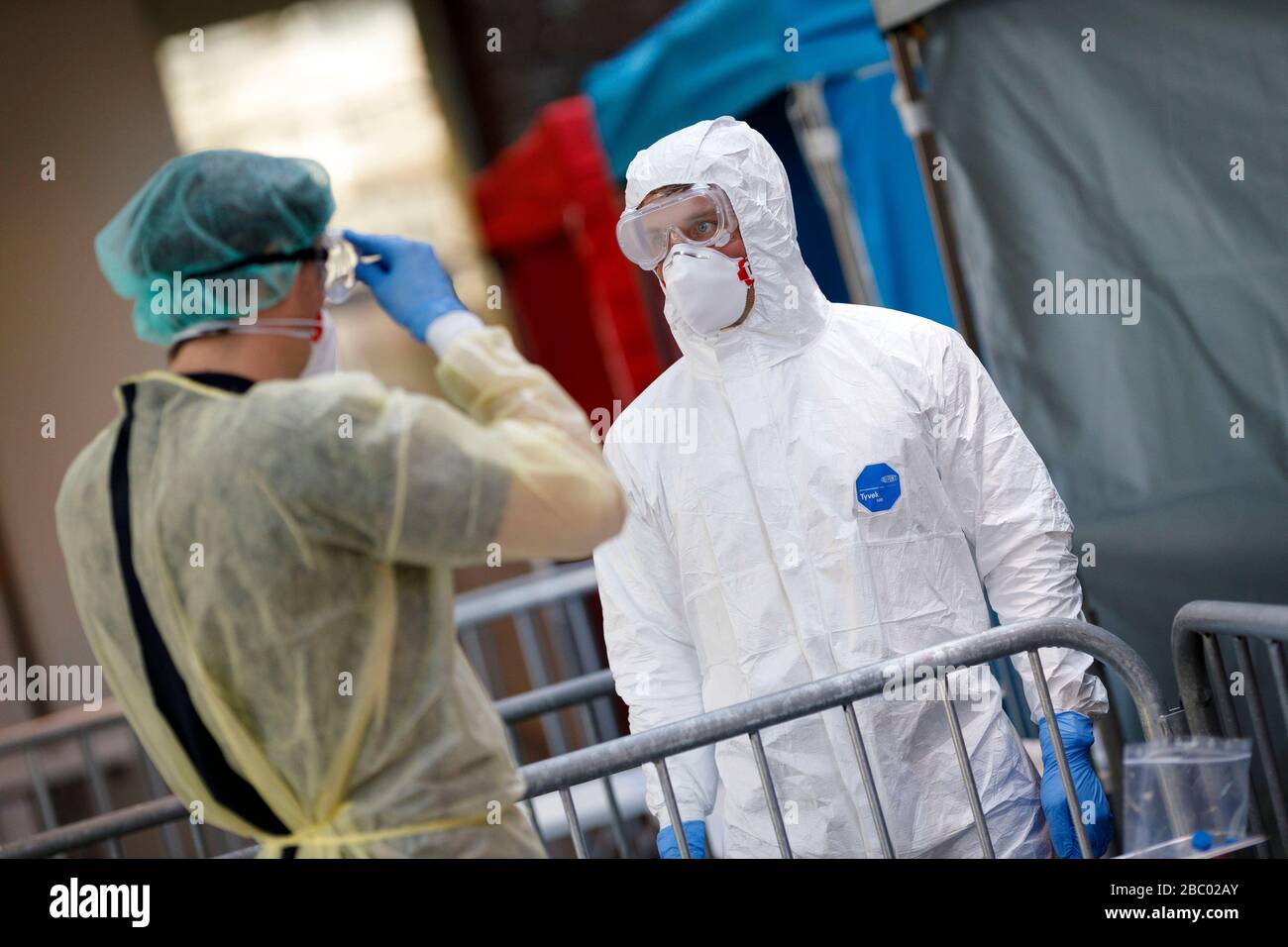 The city of Koln opened a third infection control center with employees ...