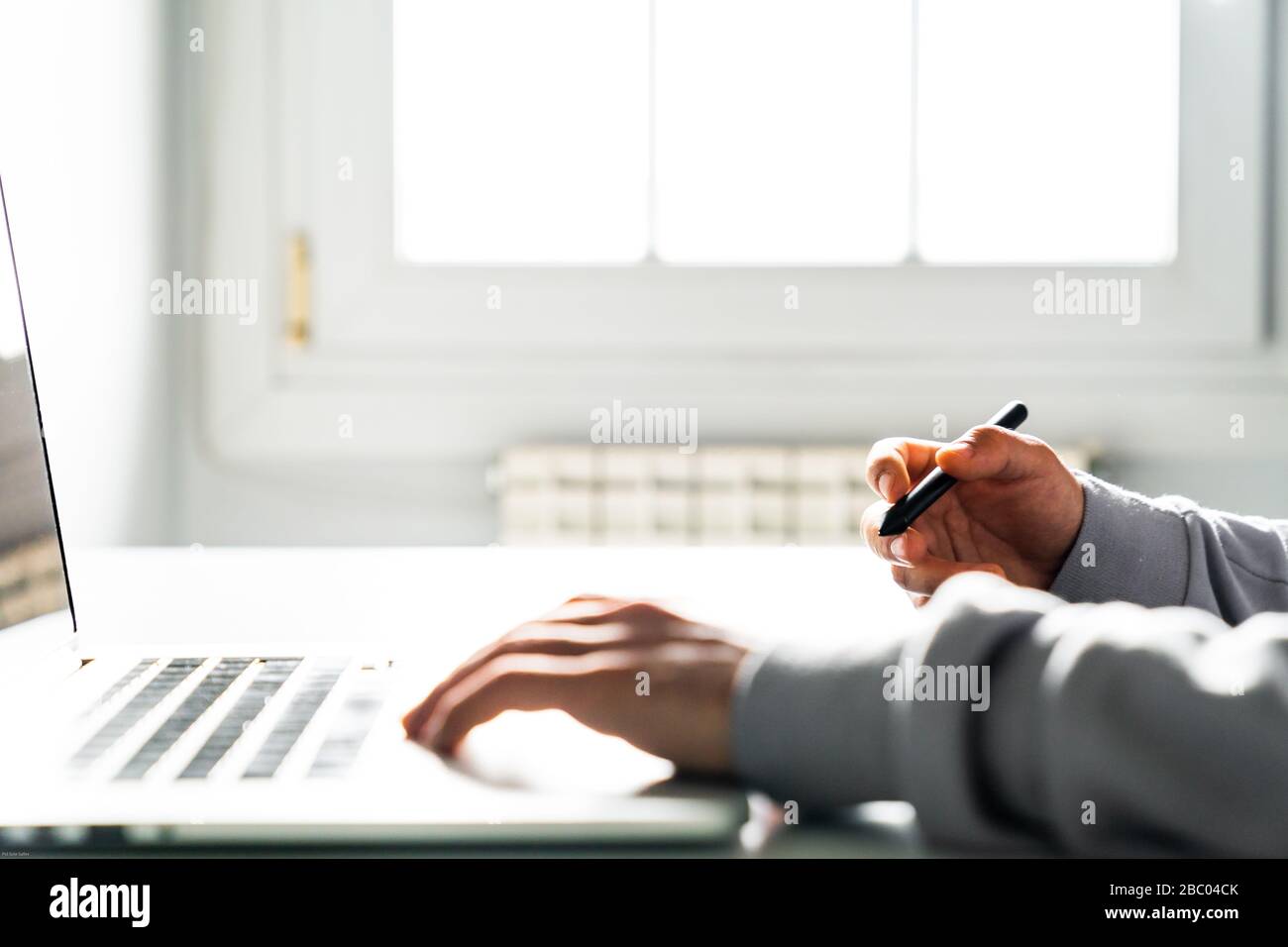 Man using computer graphics tablet hi-res stock photography and images ...