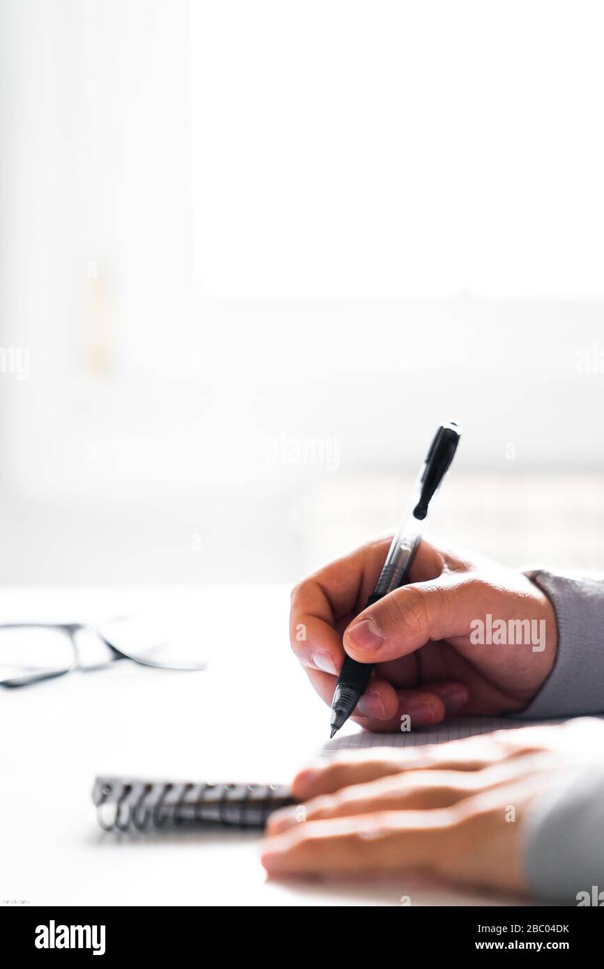 Journalist with a notebook hi-res stock photography and images - Alamy