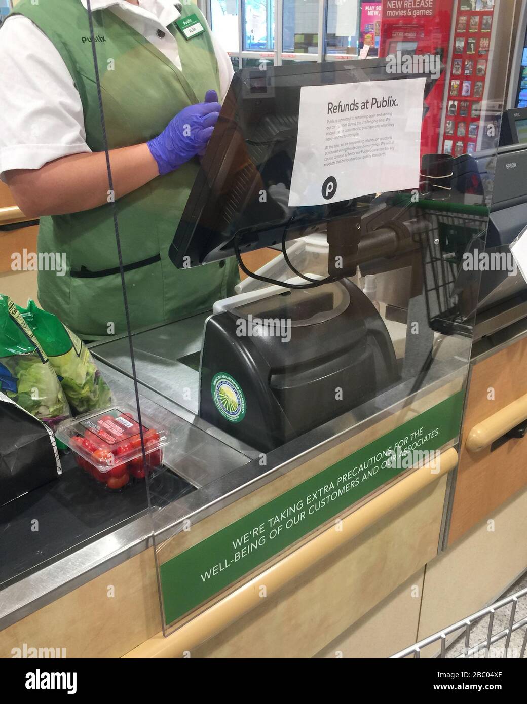 Coconut Creek, FL, USA. 01st Apr, 2020. Publix supermarket has ...
