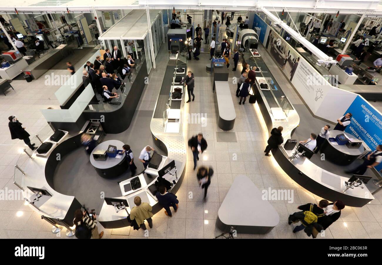 At the security checkpoint in Terminal 2 at Munich Airport, a new ...