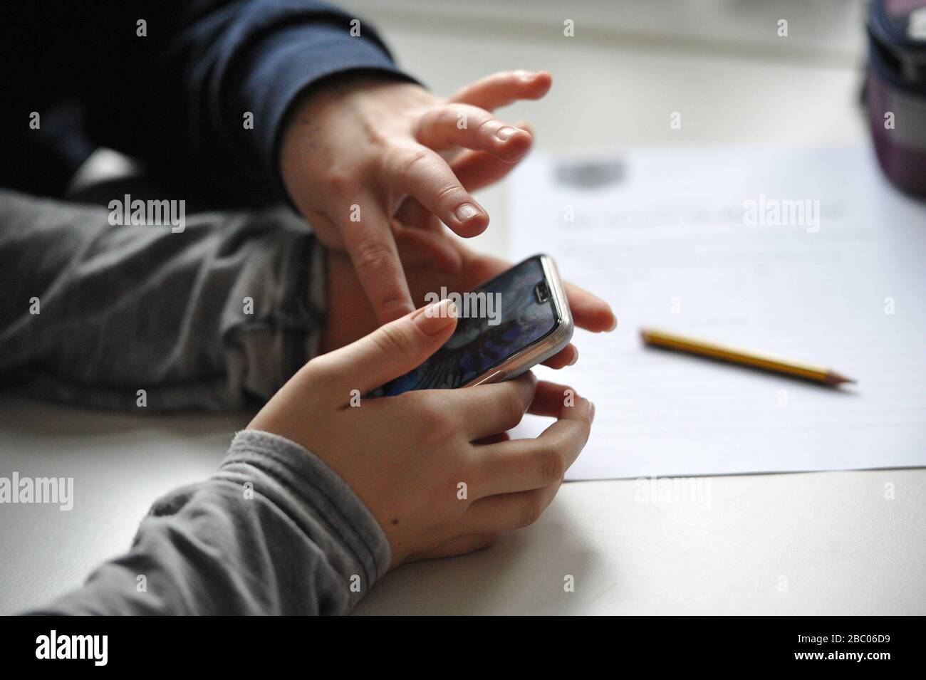 Mobbing girls hi-res stock photography and images - Alamy