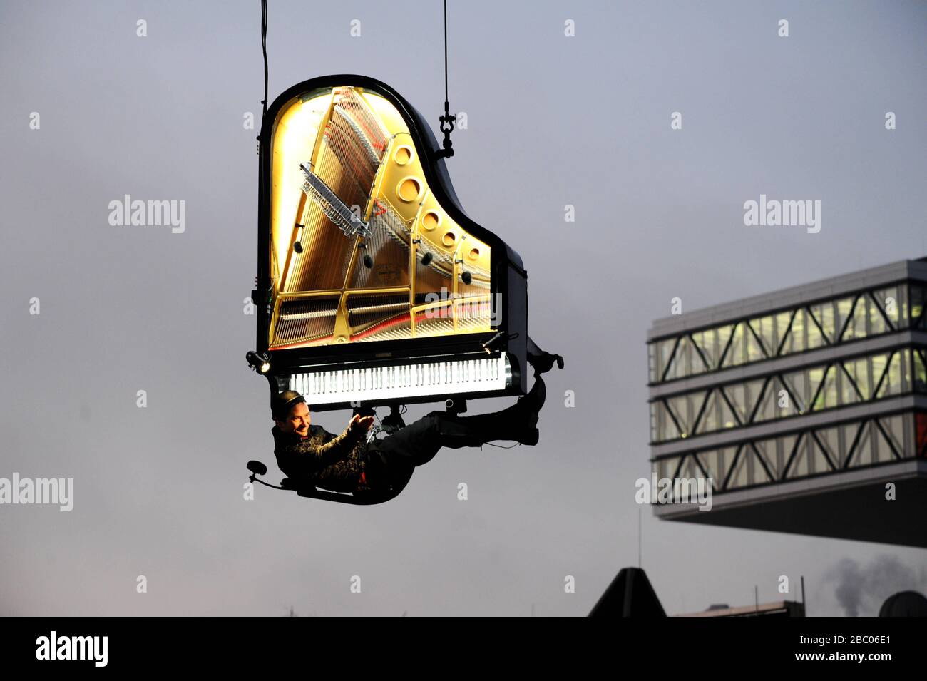 Piano vertical hi-res stock photography and images - Alamy