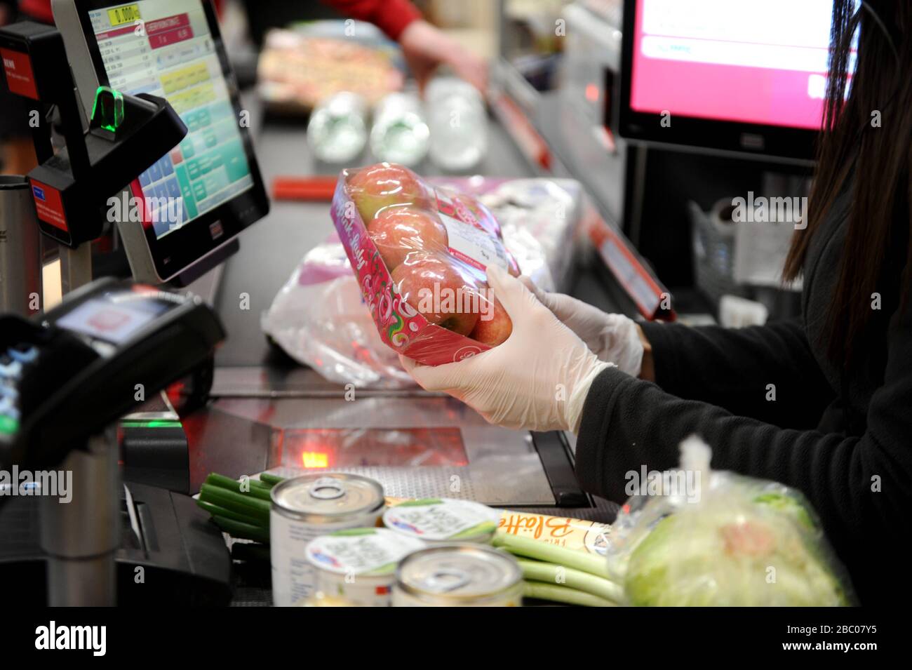 Automated cashier system hi-res stock photography and images - Alamy
