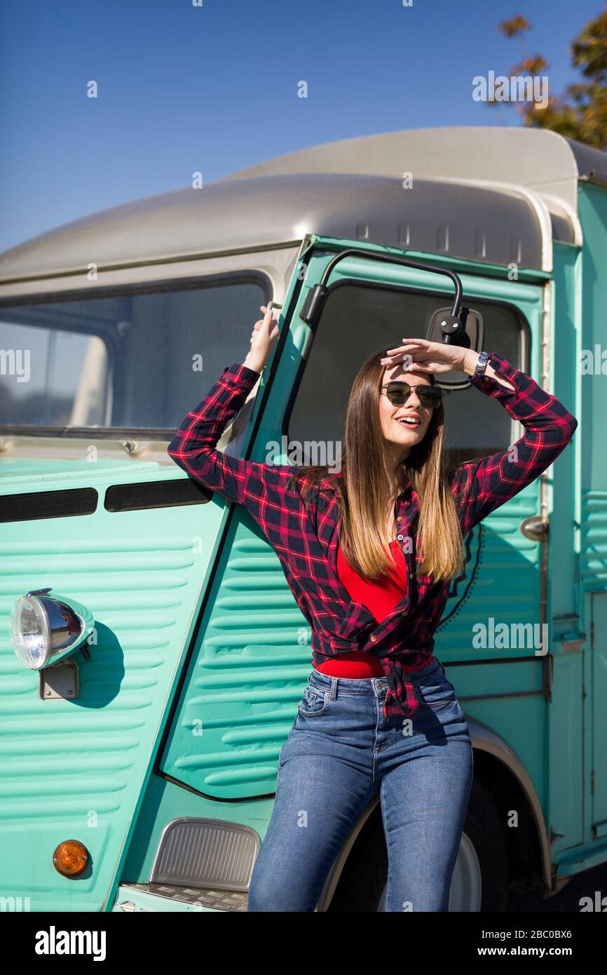 Woman vintage car minivan hi-res stock photography and images - Alamy