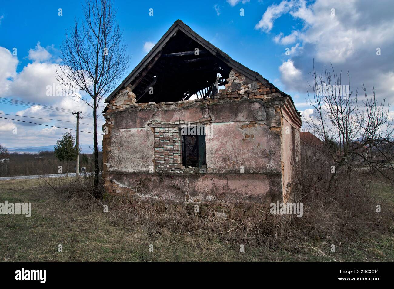 Ruins of an old house that has collapsed due to deterioration Stock ...