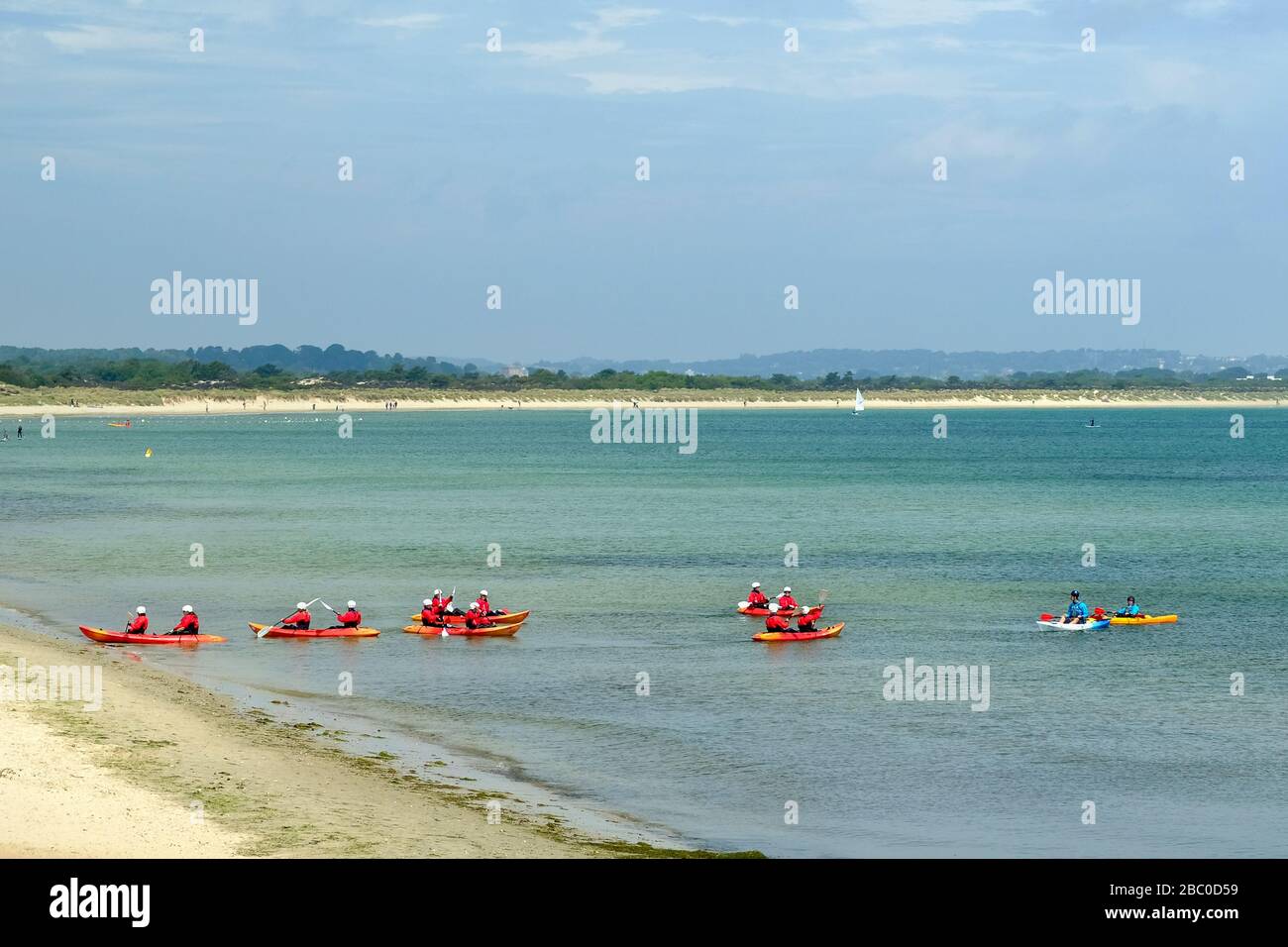 People enjoying beach day kayaks hi-res stock photography and images ...