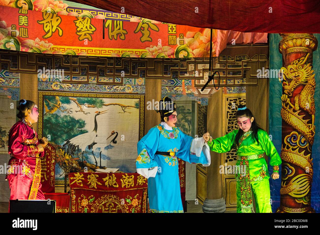 Free performance by the Chinese Teochew opera troupe in Singapore Stock ...