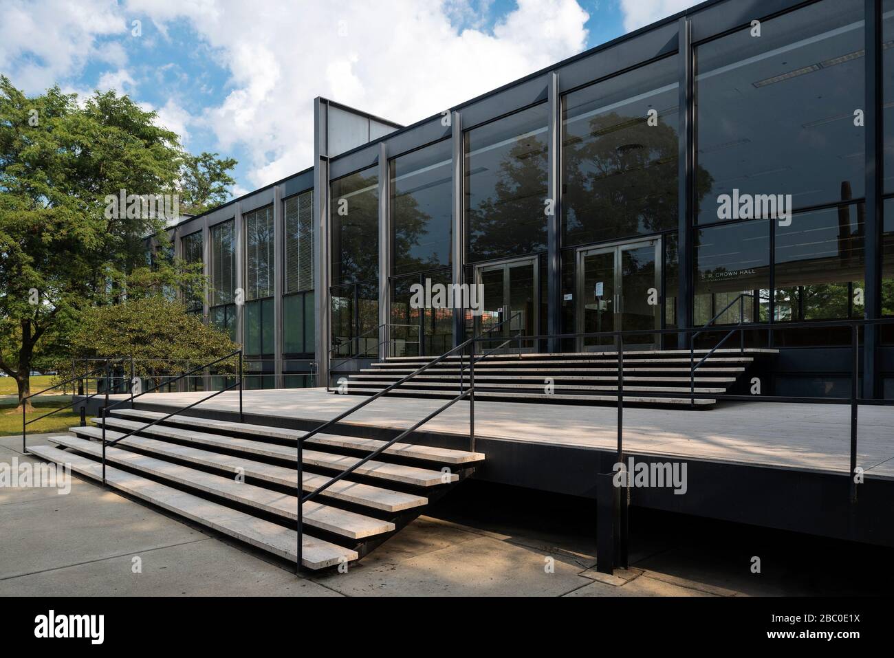 Crown hall illinois institute technology hi-res stock photography and ...