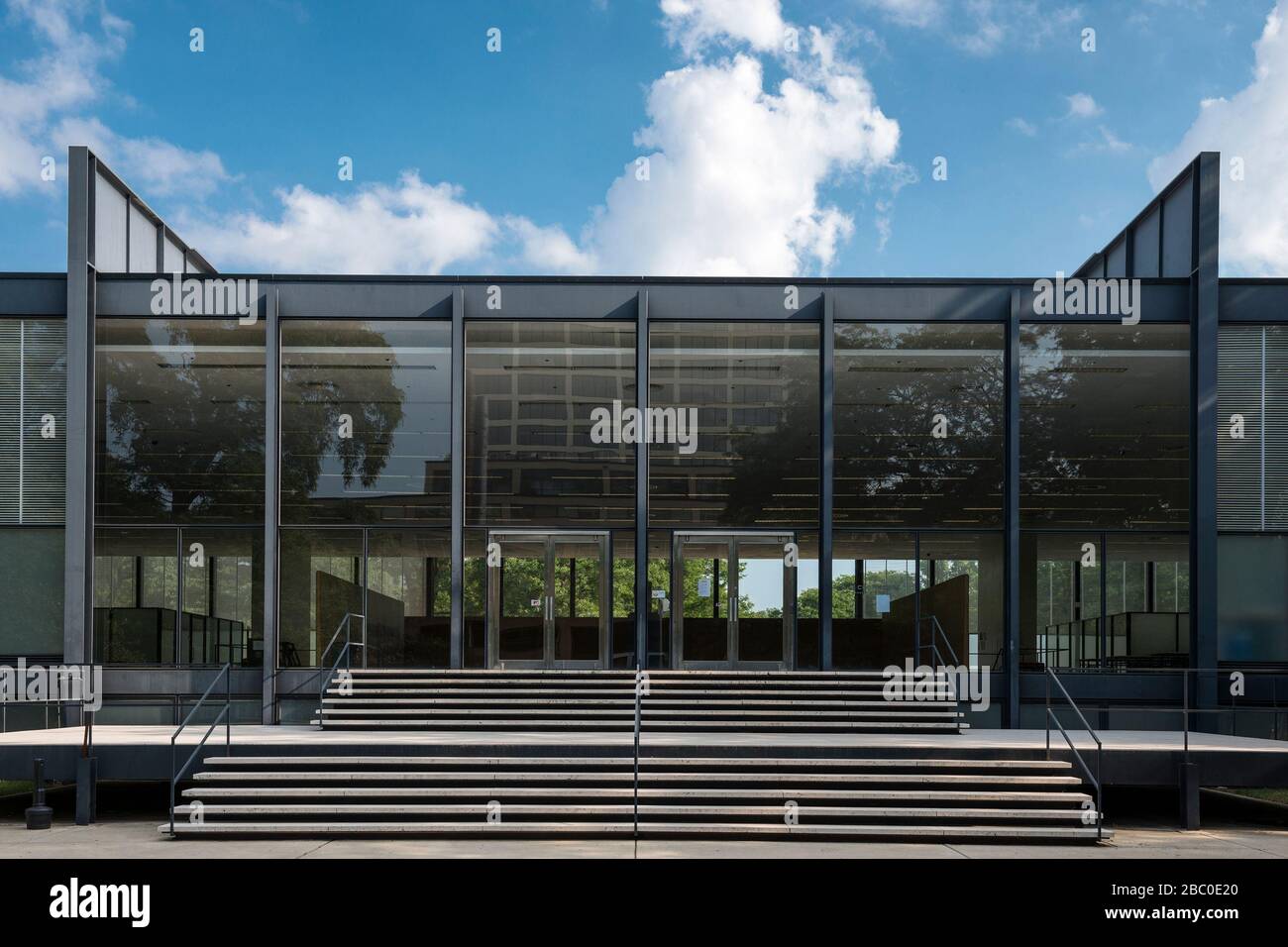 Illinois institute of technology hi-res stock photography and images ...