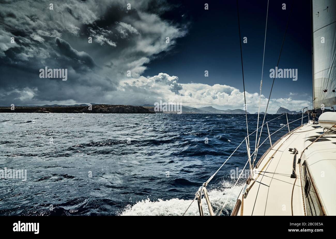 Edge of boat deck and water and horizon hi-res stock photography and ...
