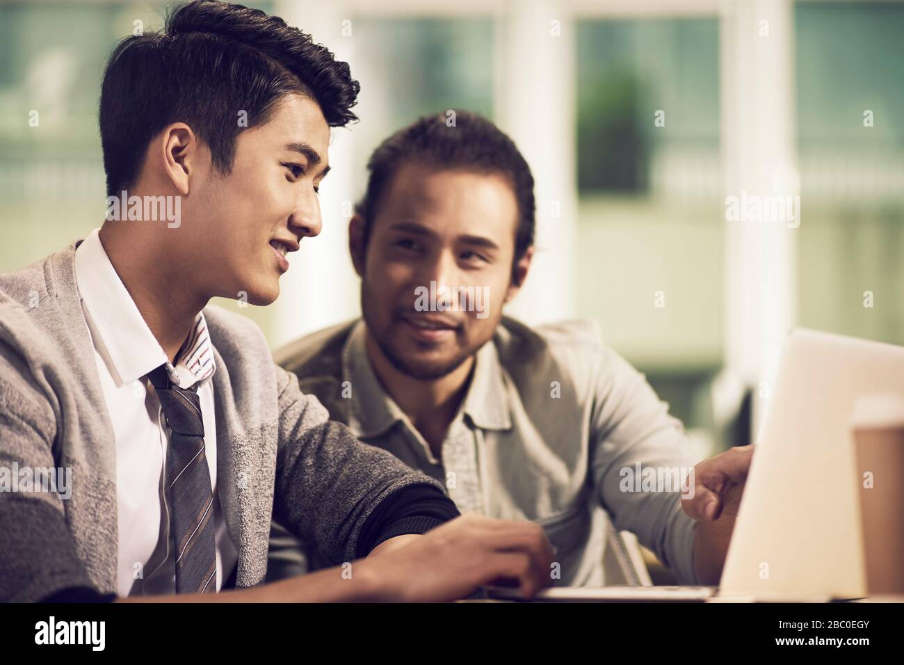 Men using laptop together hi-res stock photography and images - Alamy