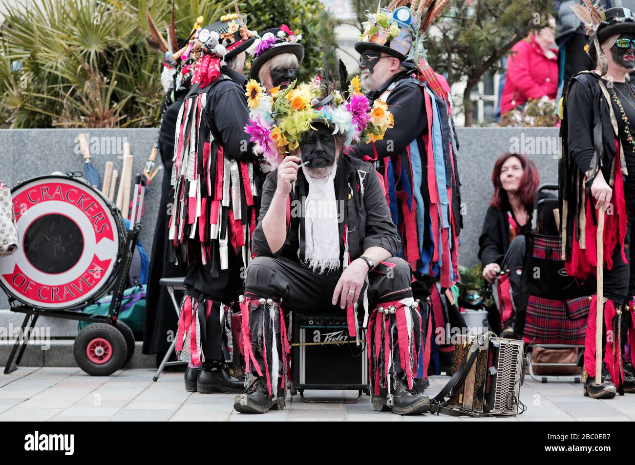 Folk morris dance dancing hi-res stock photography and images - Alamy
