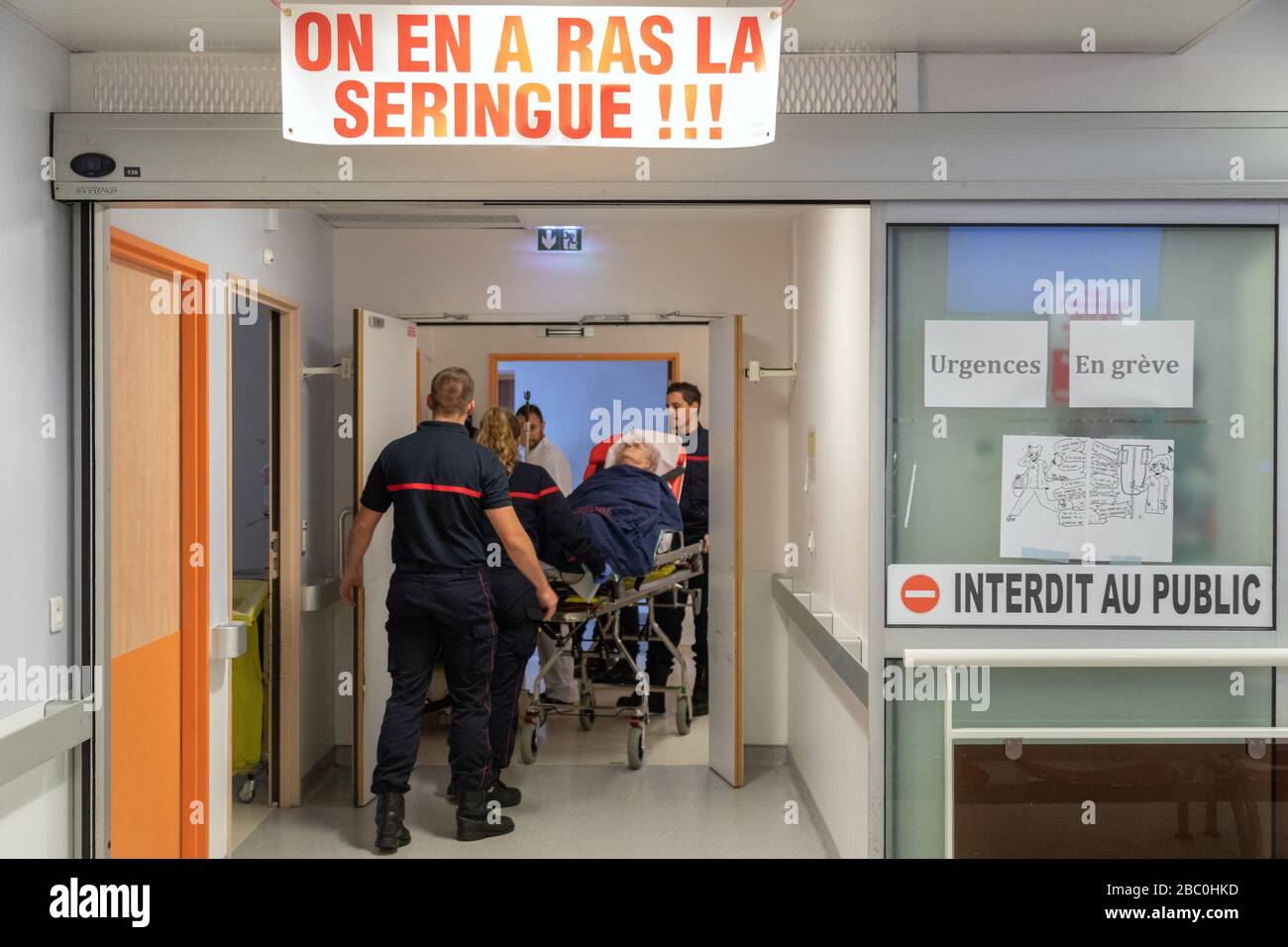 EMERGENCY ROOM AT A HOSPITAL ON STRIKE, AUXERRE, YONNE, FRANCE Stock ...