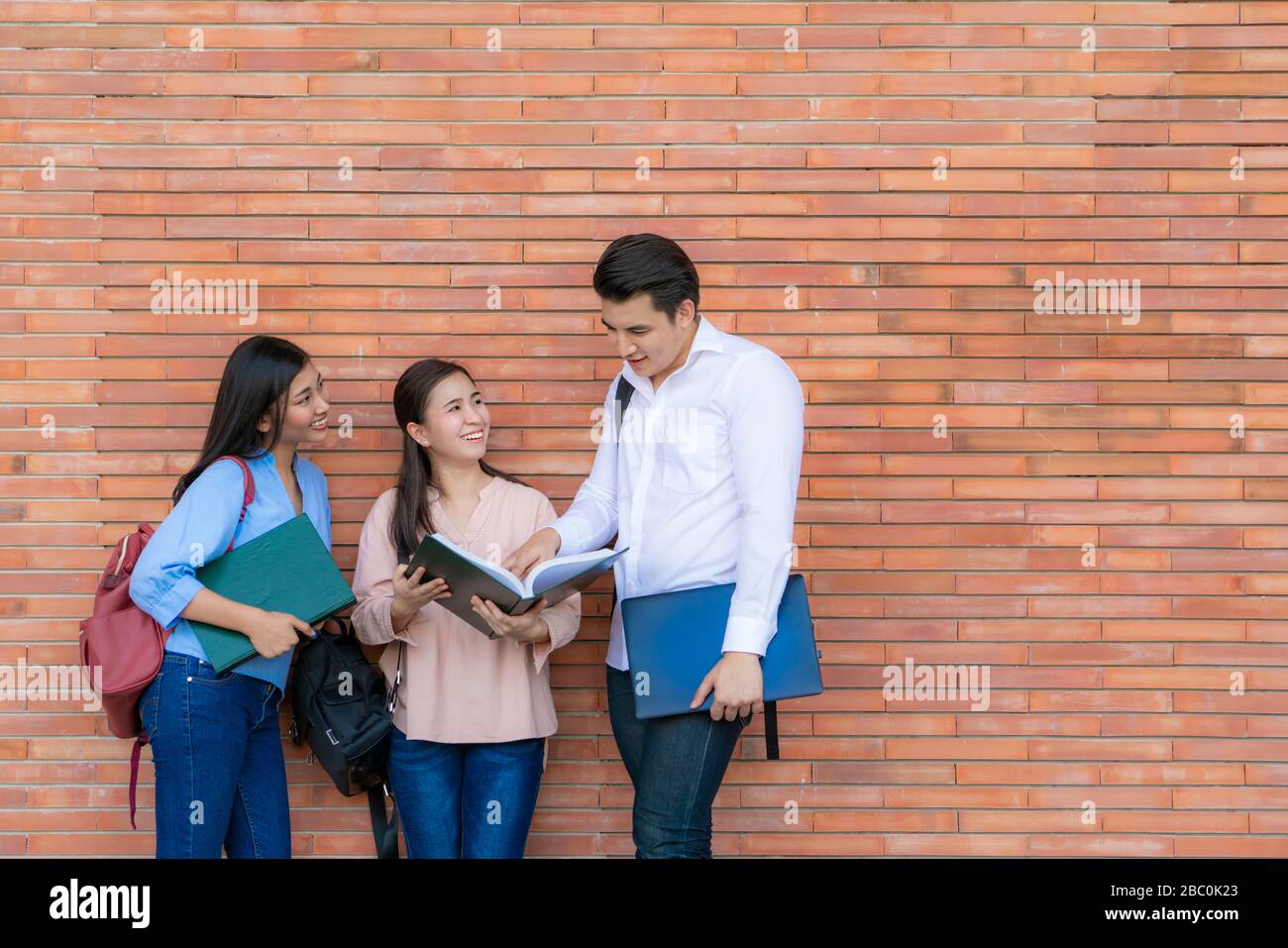 High school student presentation hi-res stock photography and images ...