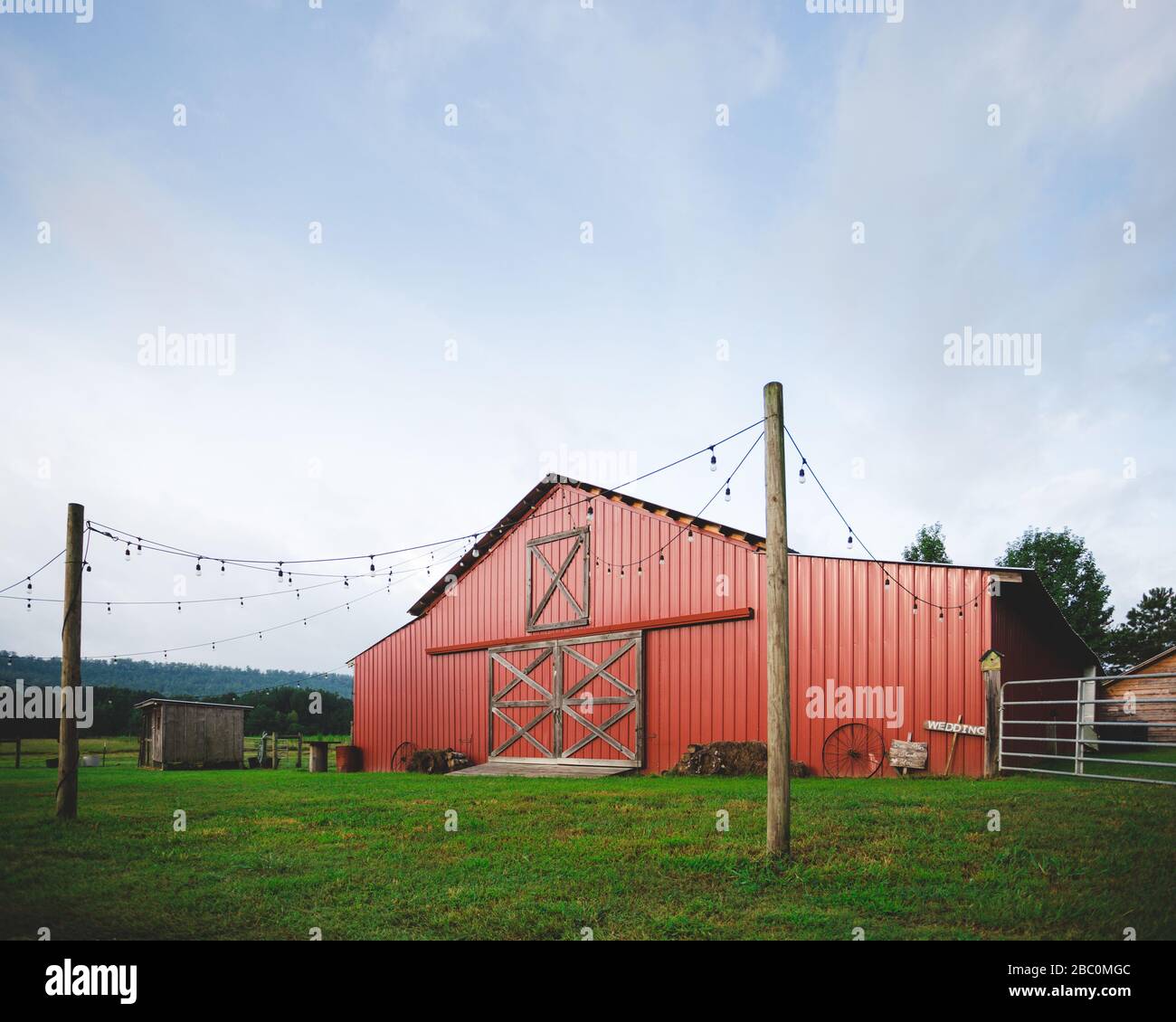 Southern Red Barn Stock Photo - Alamy