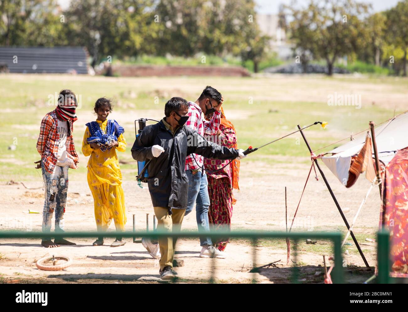 India Fight To Corona Virus Poor Families Hut Sanitizing by ...