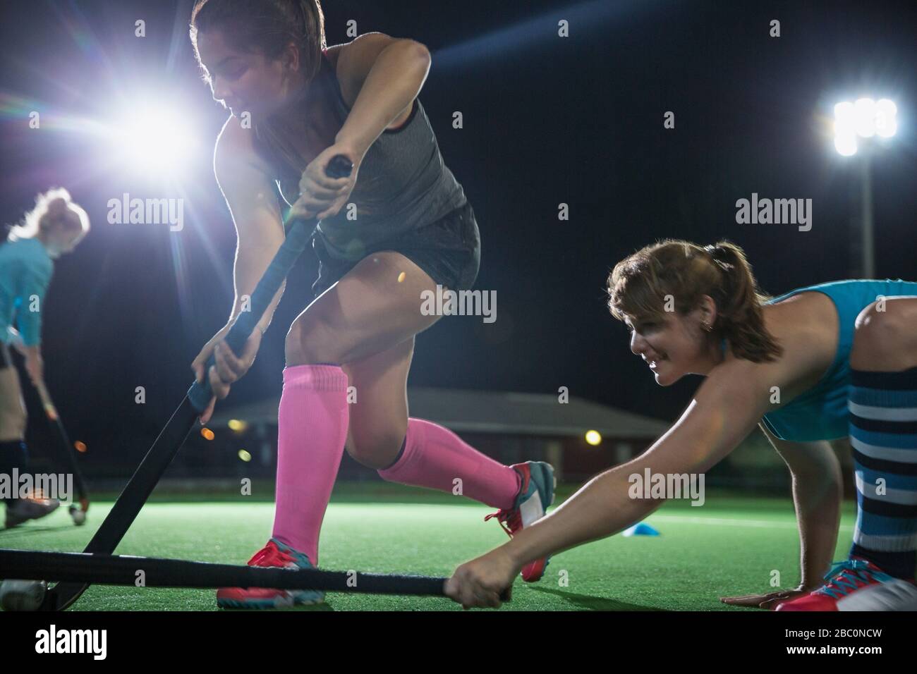 Girl playing field hockey hi-res stock photography and images - Alamy