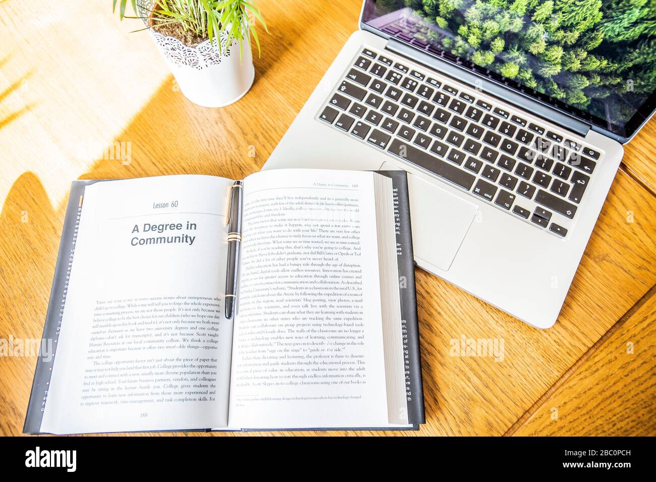 Study from screen hi-res stock photography and images - Alamy