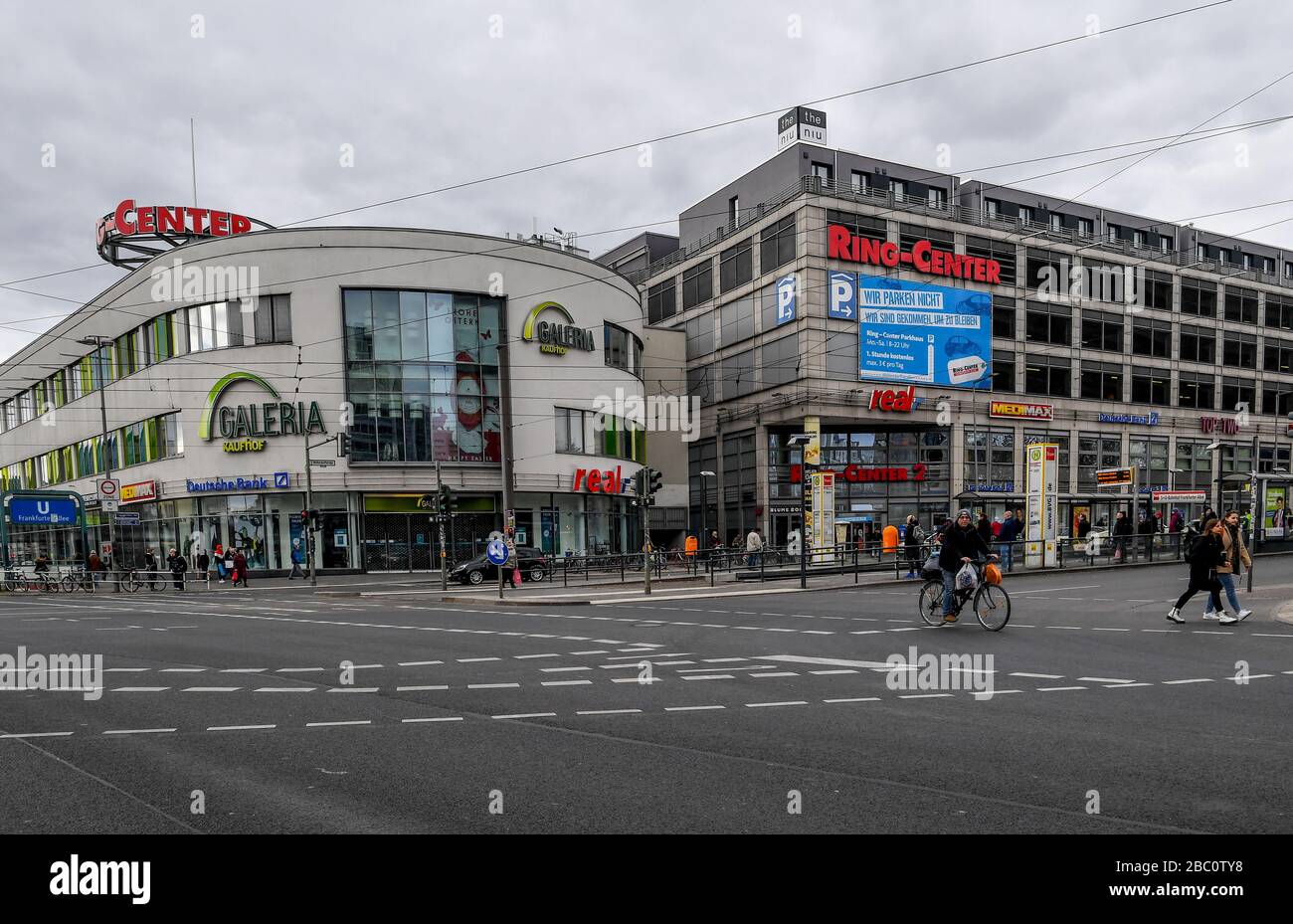 Berlin, Germany. 31st Mar, 2020. The Ring-Center shopping centre ...