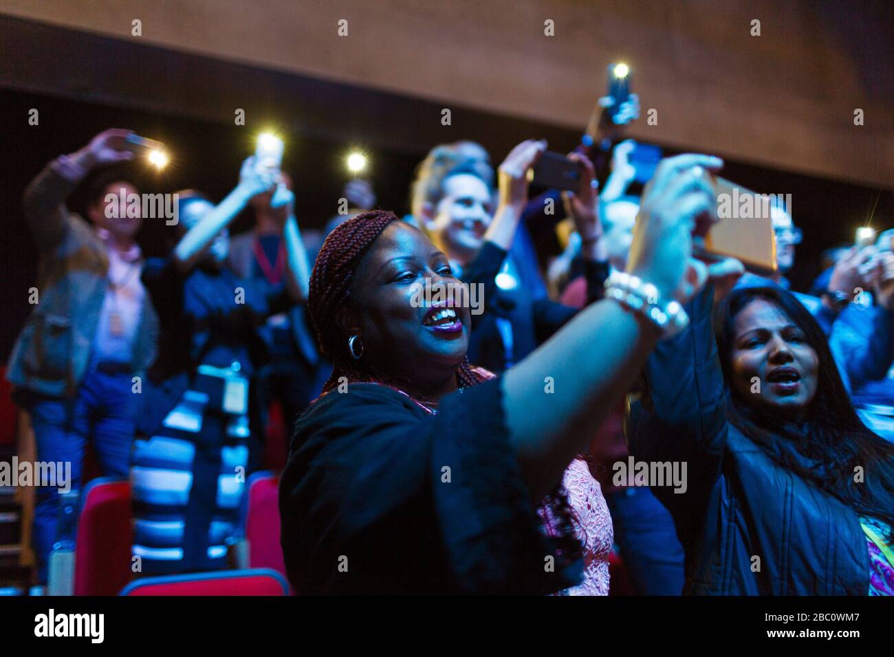 Concert phone camera hi-res stock photography and images - Alamy