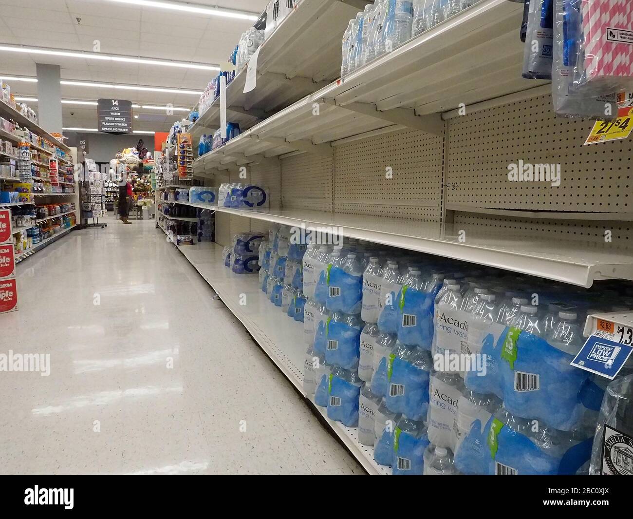 water aisle in grocery store during Coronavirus Pandemic 2020 Stock ...
